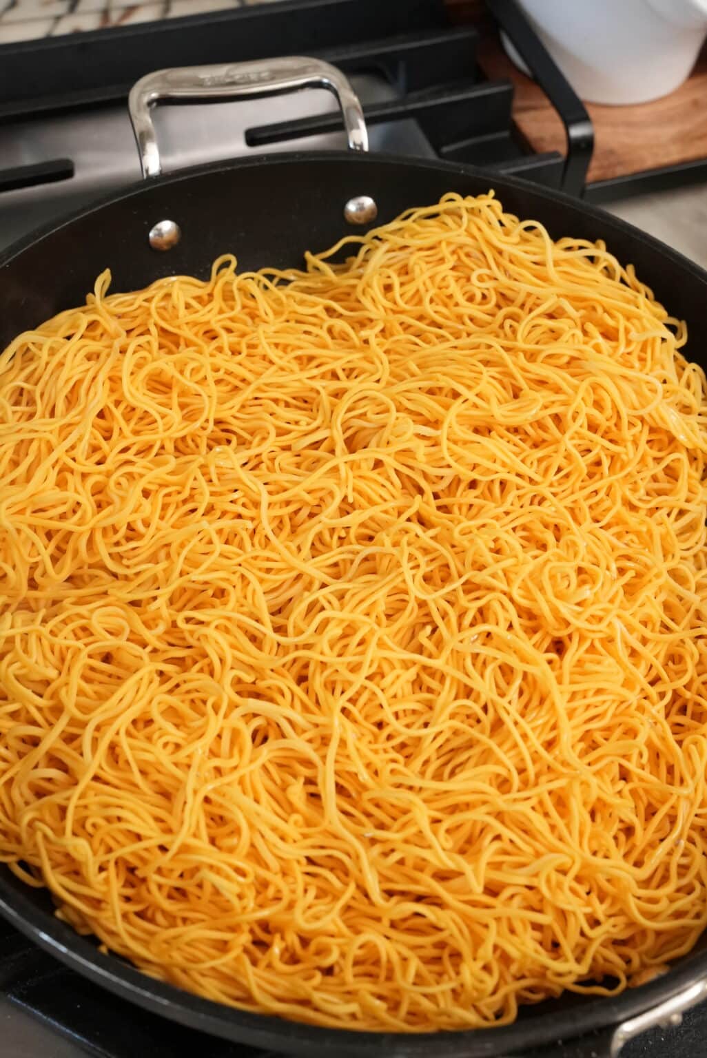 Chicken Chow Mein (VIDEO) - Authentic Restaurant Style! - CJ Eats Recipes