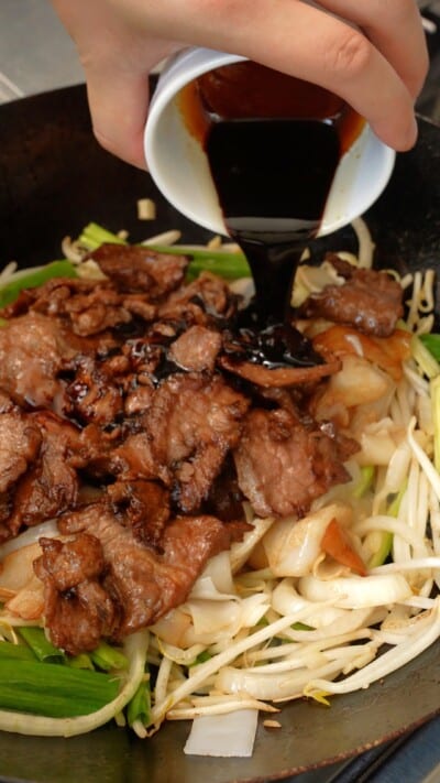 Beef Chow Fun (Beef Ho Fun) - 30 Min! (VIDEO) - CJ Eats Recipes