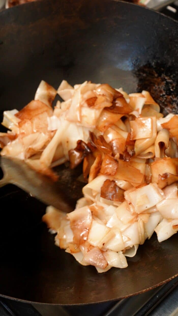 Beef Chow Fun (Beef Ho Fun) - 30 Min! (VIDEO) - CJ Eats Recipes