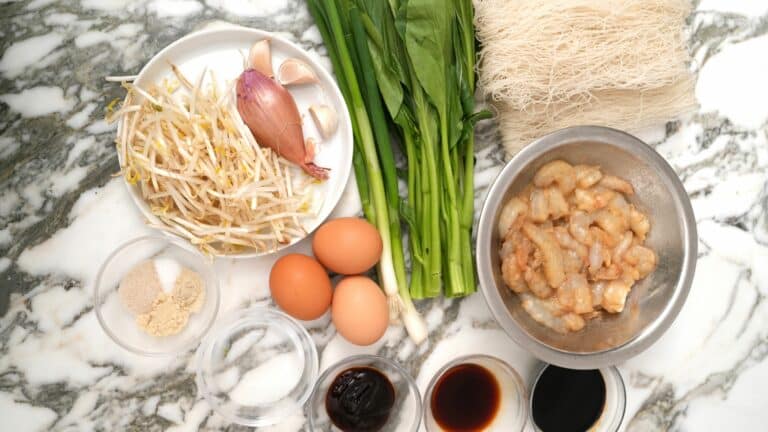 Bihun Goreng (Video) - CJ Eats Recipes